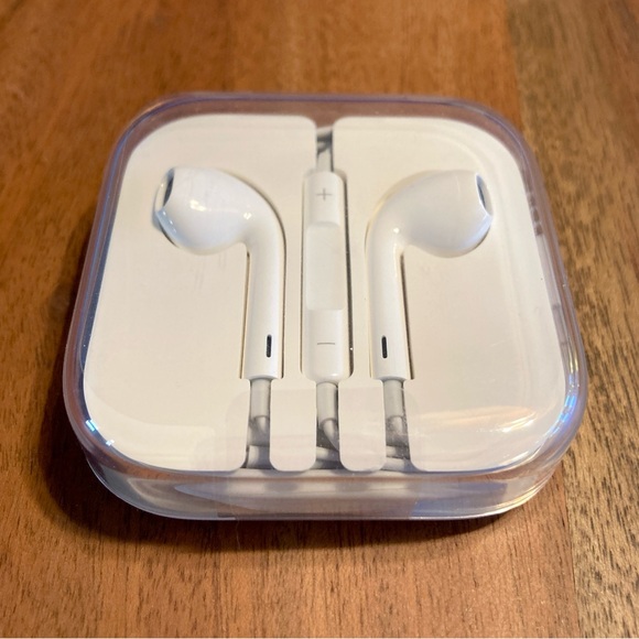 Apple | Cell Phones & Accessories | New Apple White Wired Earbudsear ...